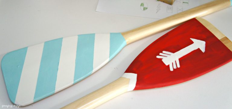 Instant Nautical Decor: Learn How to Make Painted Oars for Decoration