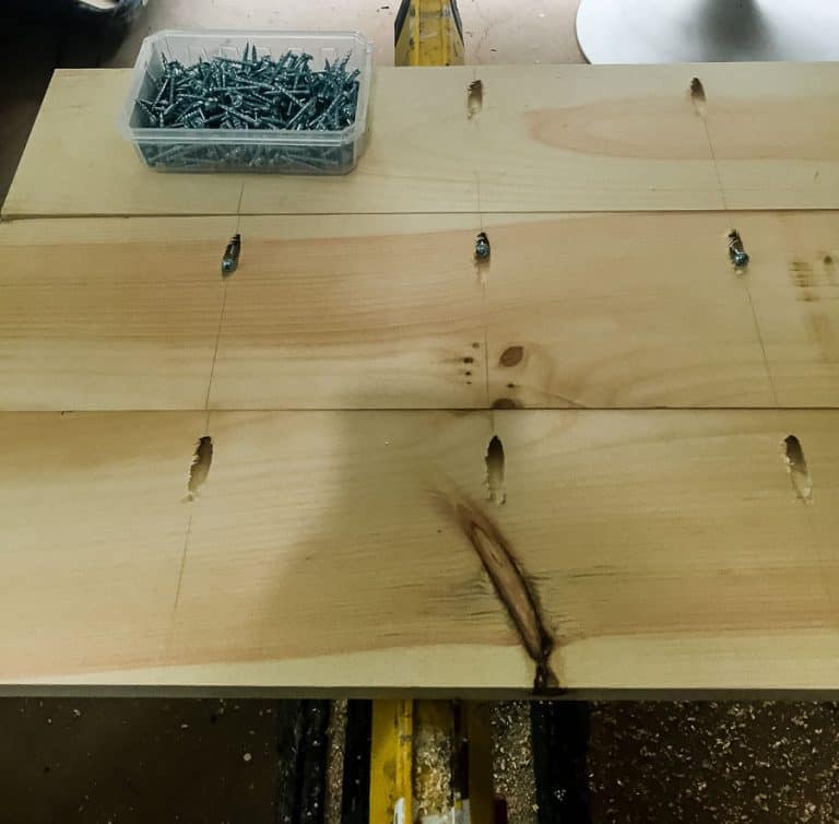 Learn How to Make an Easy to Build DIY Kitchen Table