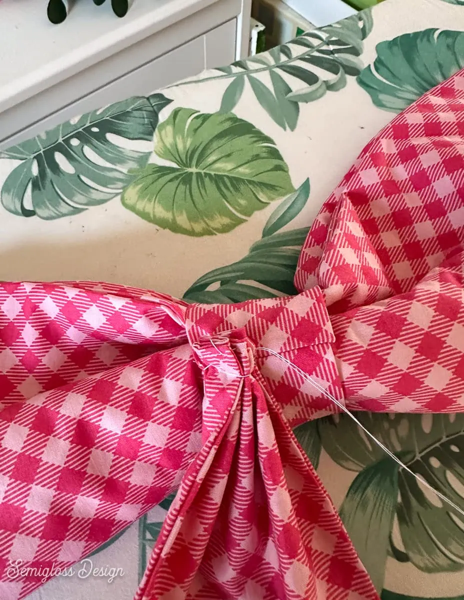 DIY Giant Bow Tree Topper - Semigloss Design